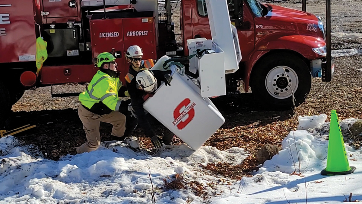 Two Aerial-Lift Rescue Methods - Tree Care Industry Magazine
